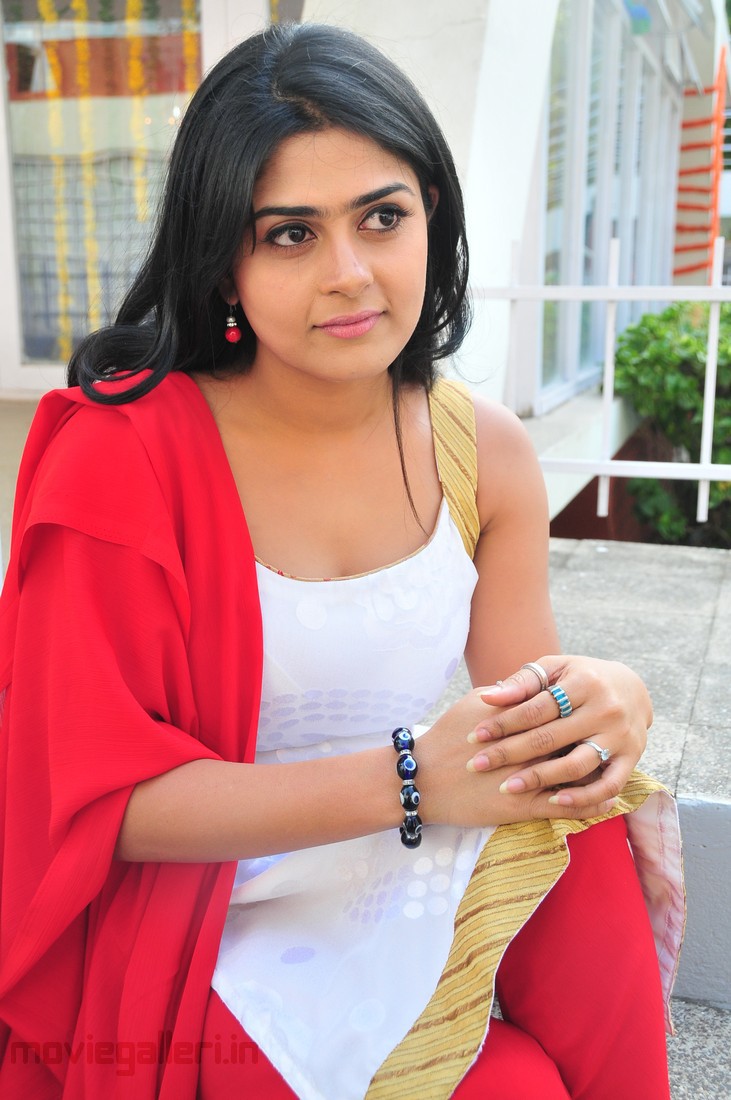 test: Actress Manjulika Latest Stills, Actress Manjulika Cute Photo Gallery