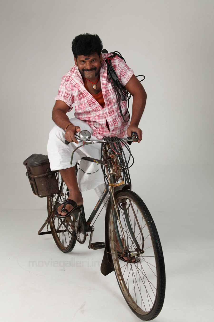 Newstillsindia: Kanja Karuppu in Venghai Movie Stills, Ganja Karuppu ...