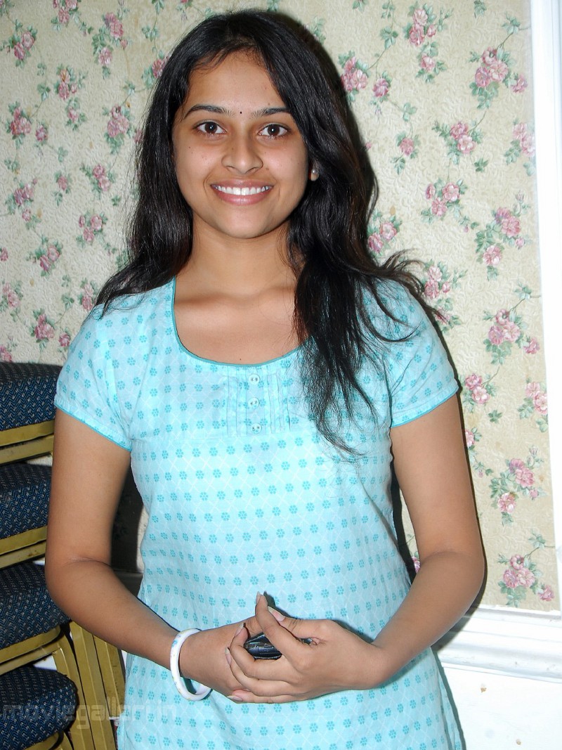 Actress Sree Divya Cute Stills, Sri Divya Telugu Actress Photo Gallery ...