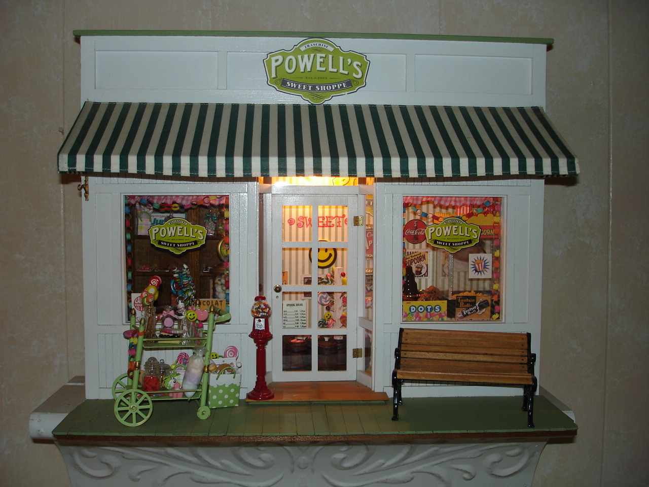 Miniature Dolls by Bonnie Justice: Miniature Candy Shop made by Kim Saulter