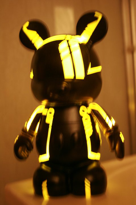 VinylMania: Evilos: Custom Illuminated Tron Legacy Vinylmation!