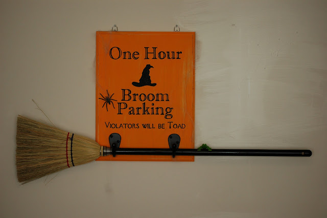 Diary of a Crafty Lady: Broom Parking Halloween Sign