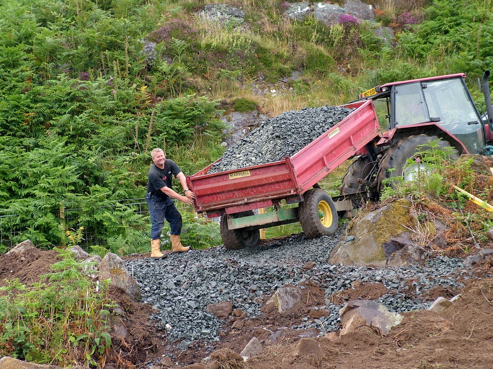 Ardailly Ecoroundhouses: more digging, more stone