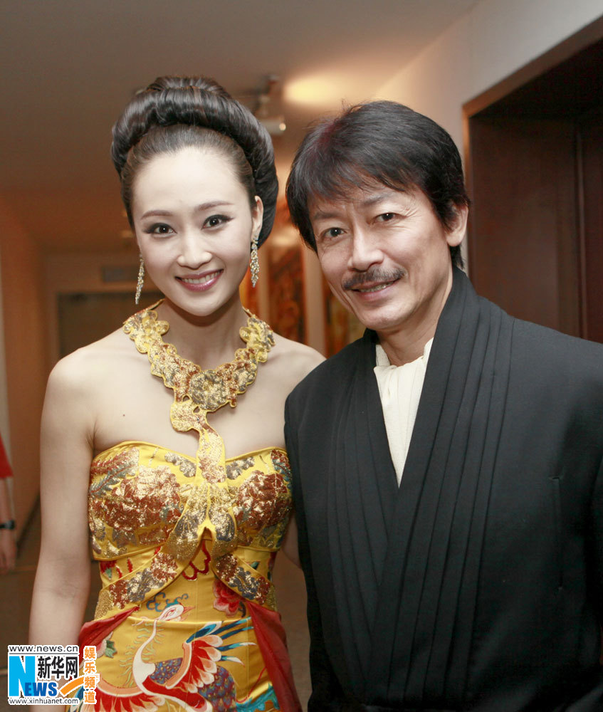 Roast Pork Sliced From A Rusty Cleaver: Lin Peng's Phoenix Gown