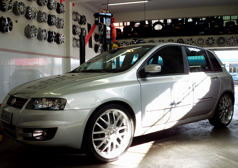 Velox Customs: Stillo com rodas TSW Kyalami aro 20