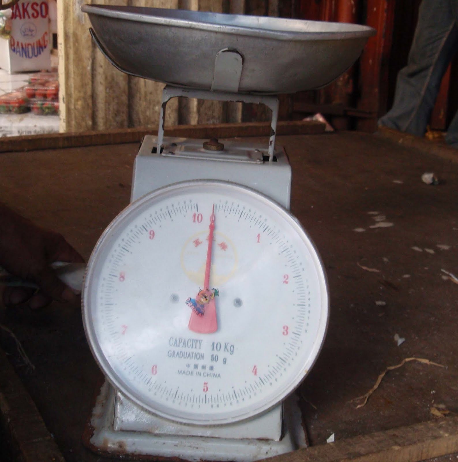 Blog of Marsela Giovani: “Permainan” Pedagang di Balik Timbangannya