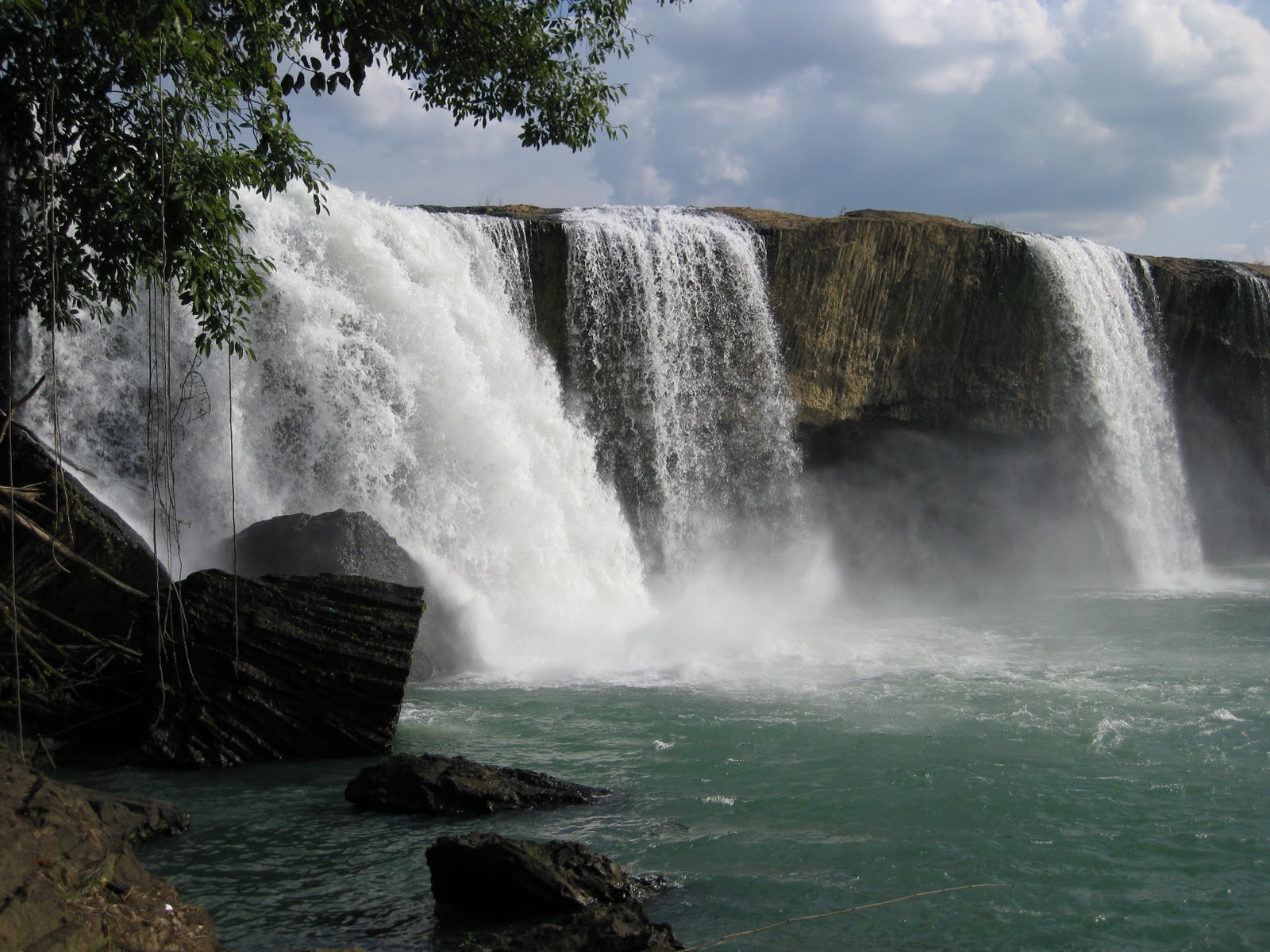 Ngày không bình yên: TÂY NGUYÊN HÙNG VĨ - DRAYNU WATERFALL