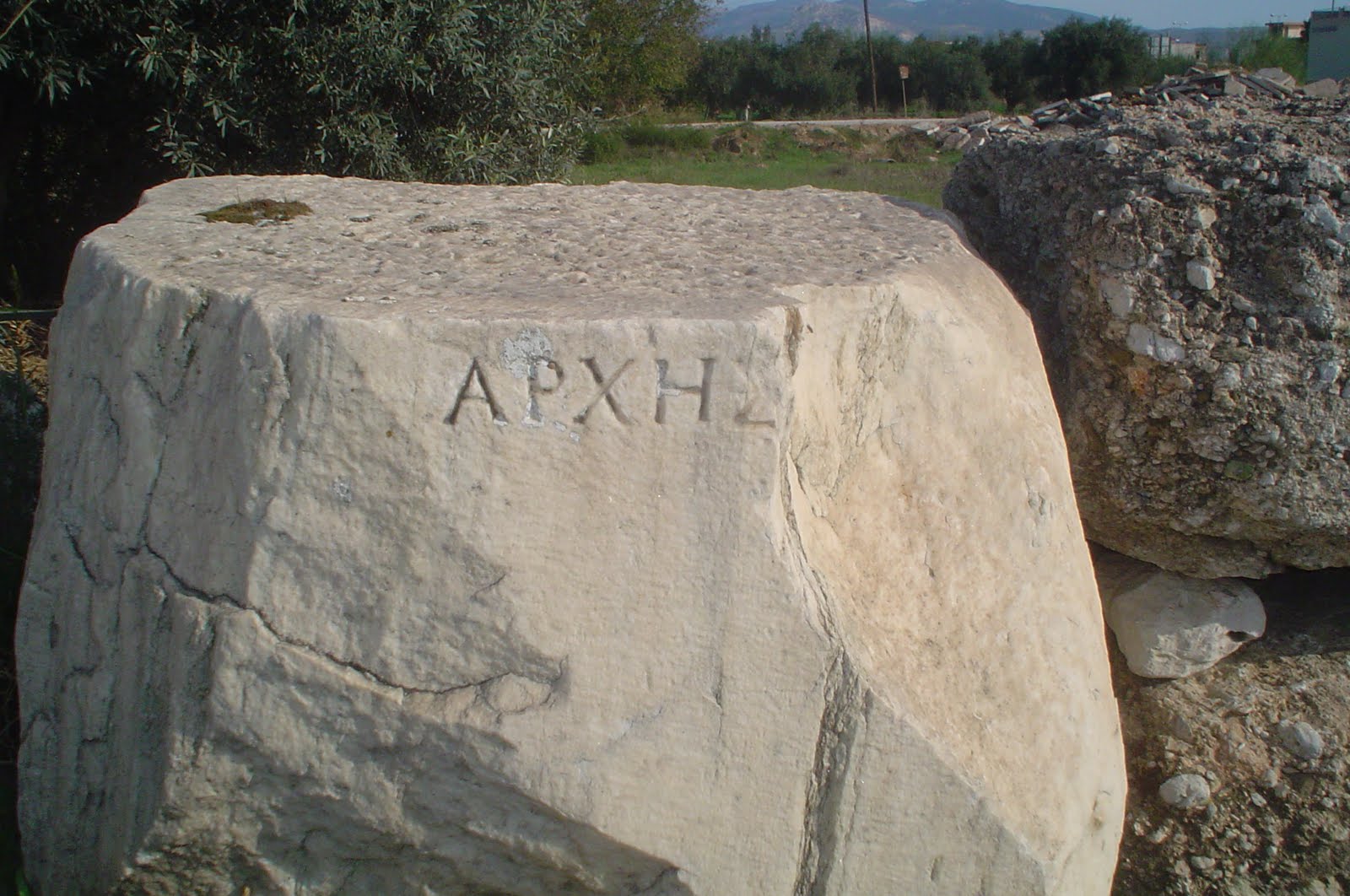 ΙΕΡΑ ΟΔΟΣ - : Ο τάφος του Στράτωνα και ο Άσπρος Πύργος στην Ιερά Οδό (Λ ...