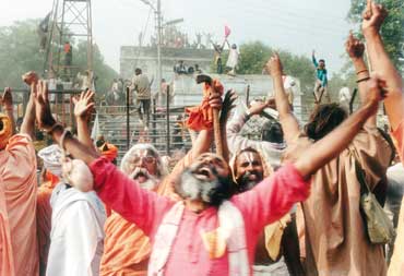 HINDU JAGRAN MANCH (हिन्दू जागरण मंच): ढांचे की पूर्णाहुति:: :: 6 ...