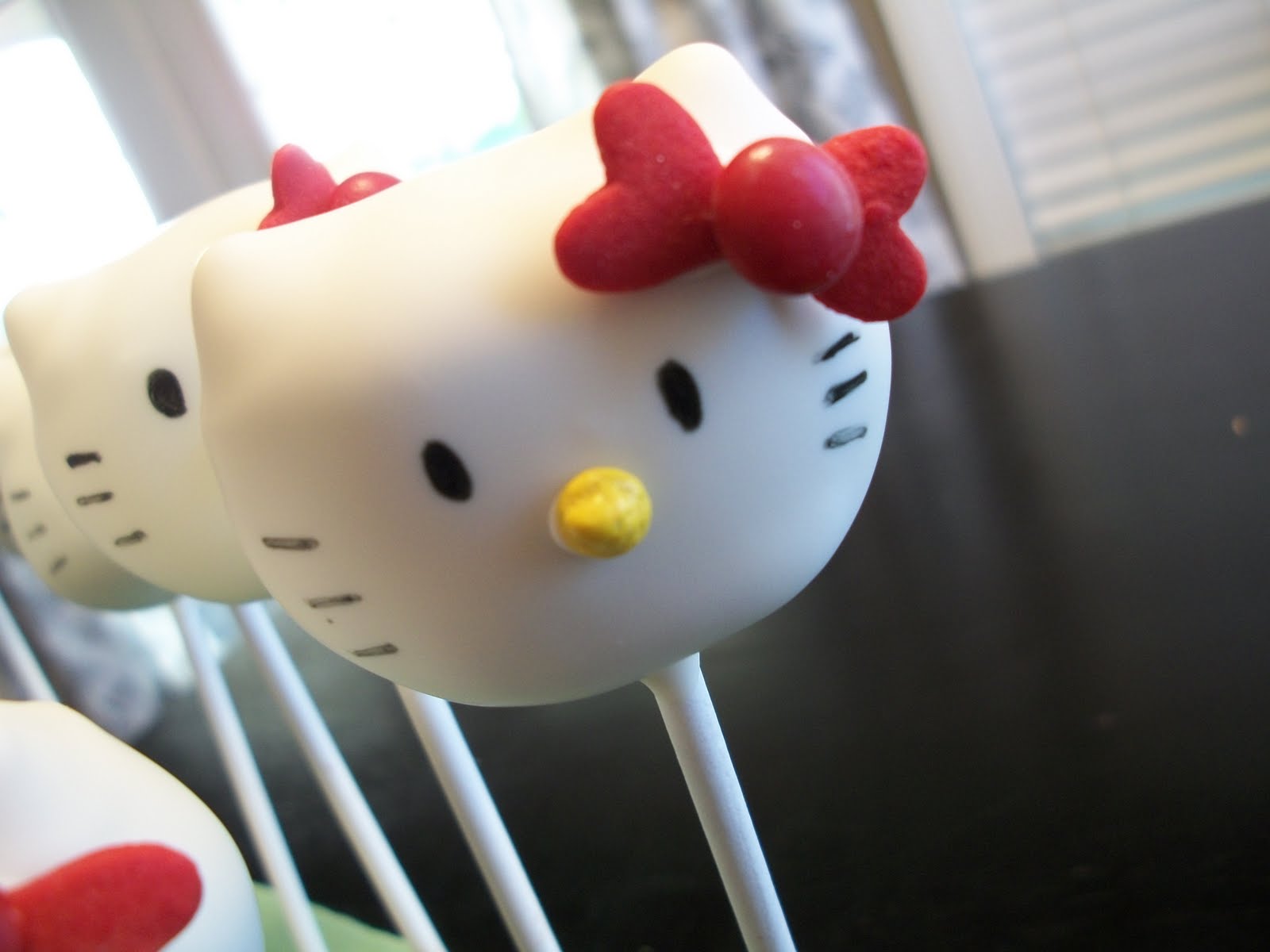 Kinna's Kreations!: Hello Kitty Pops!