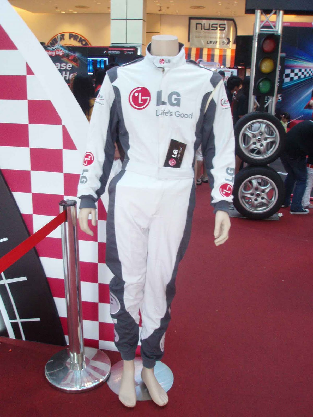 HS HOBBY: Singtel and LG F1 Promotion