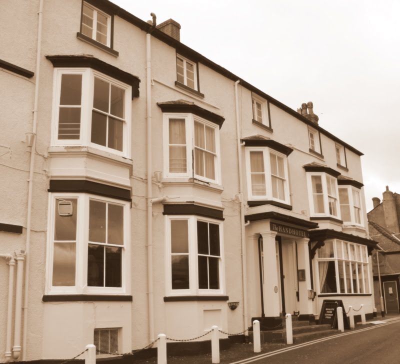 Echoes of Old England: Hand Hotel, Llangollen