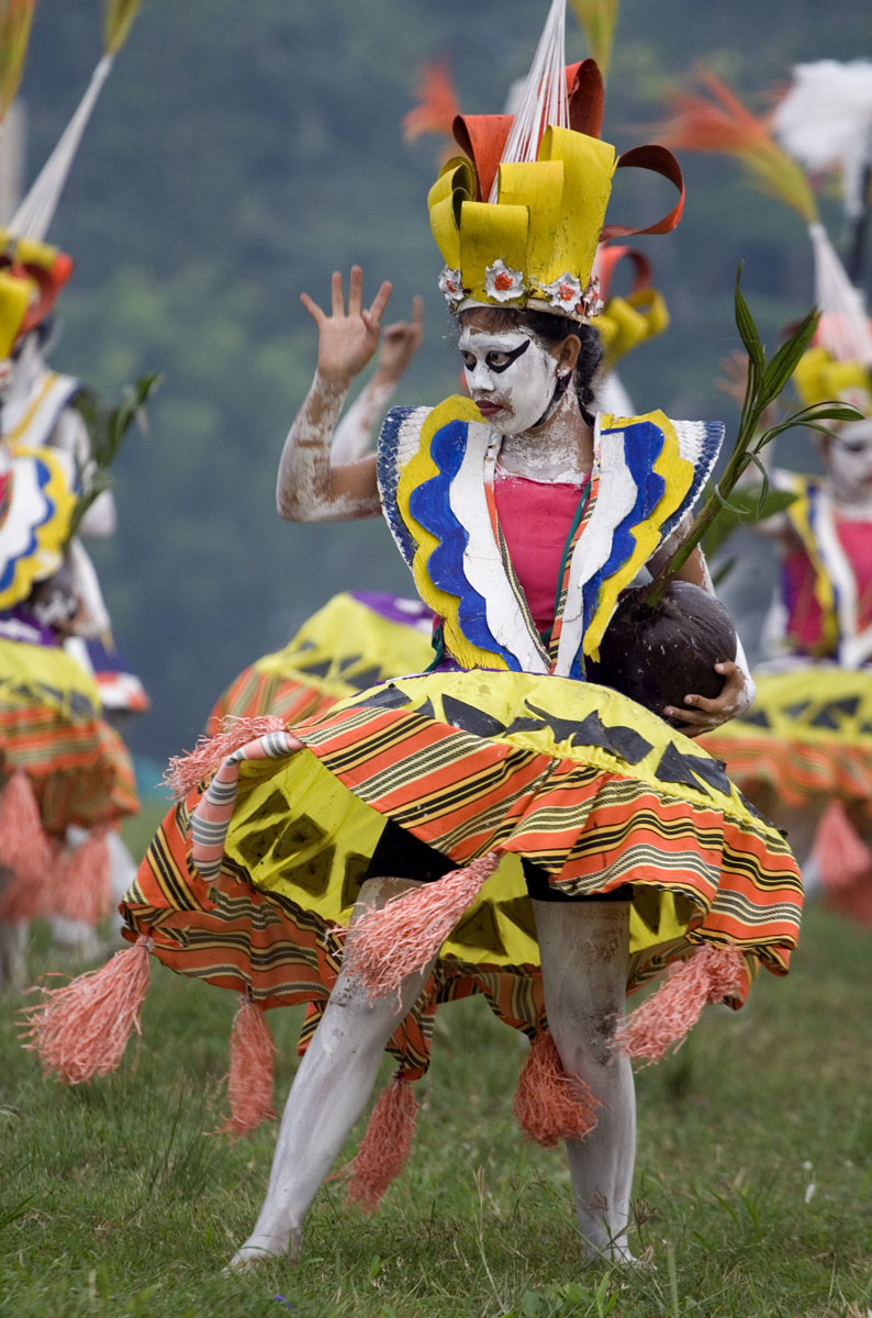 THE PHILIPPINE PREVIEW: MunaTo Festival