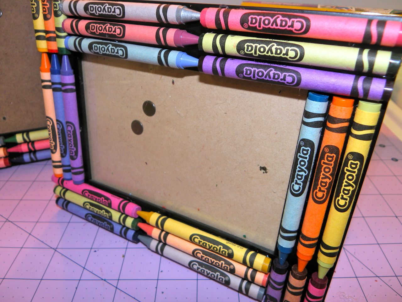 Between U & Me: Crayon Frame Teachers Gift - {Tutorial}