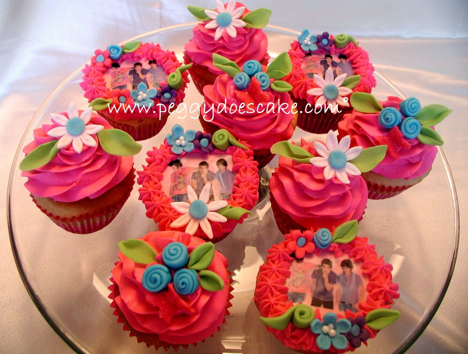 Peggy Does Cake.: Jonas Brother Cupcakes? (Click to enlarge!)