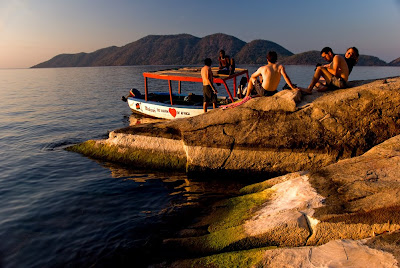 Hola a todos todas: En el lago Niassa