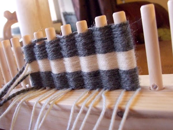 How to Make a Peg Loom | Fall For DIY | Peg loom, Weaving wall hanging ...