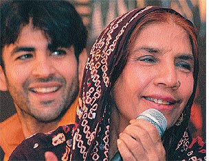 The Best Artis Collection: Pakistani Folk Singer Reshma Biography ...