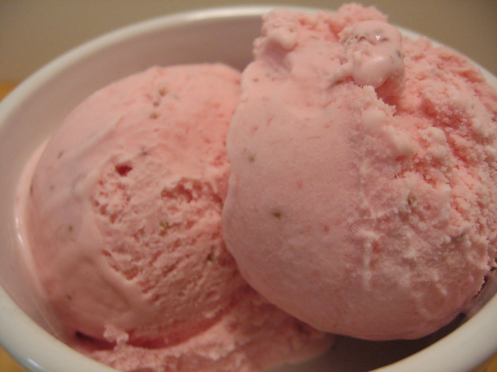 Jenn's Food Journey: Strawberry Ice Cream
