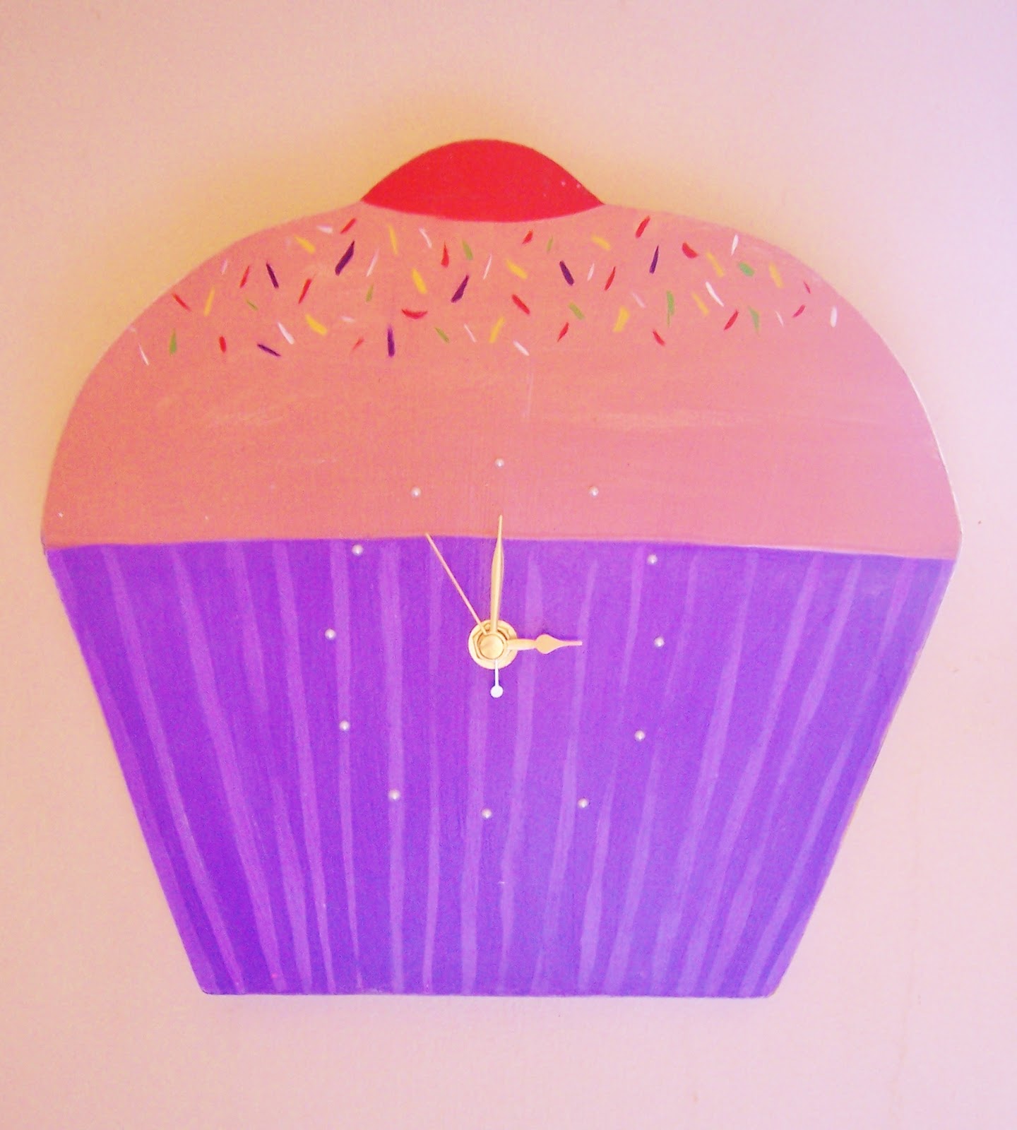 Marti Crafts: Finished handmade clock - cupcake £10