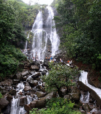 Travel magic: Of Waterfalls, Fog and Royalty