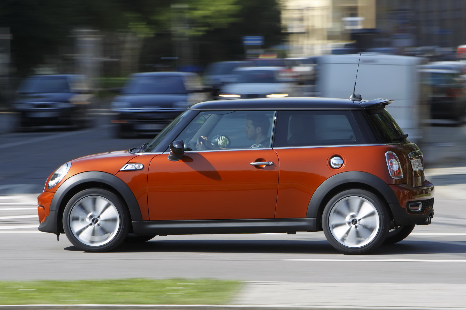 Motor Mania Buzz: Photo Gallery: 2011 MINI facelift