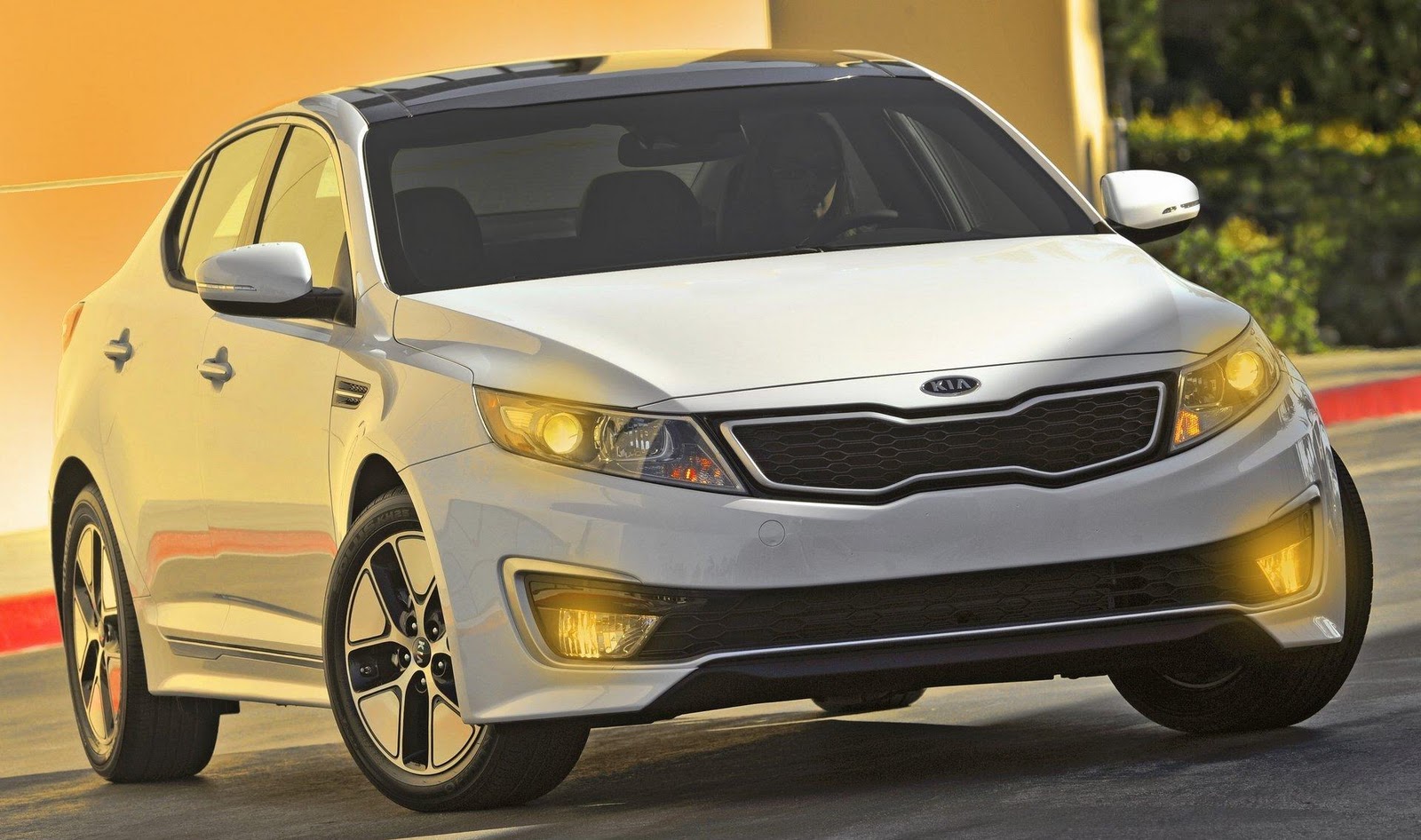 Motor Mania Buzz: Photo Gallery: 2011 KIA Optima