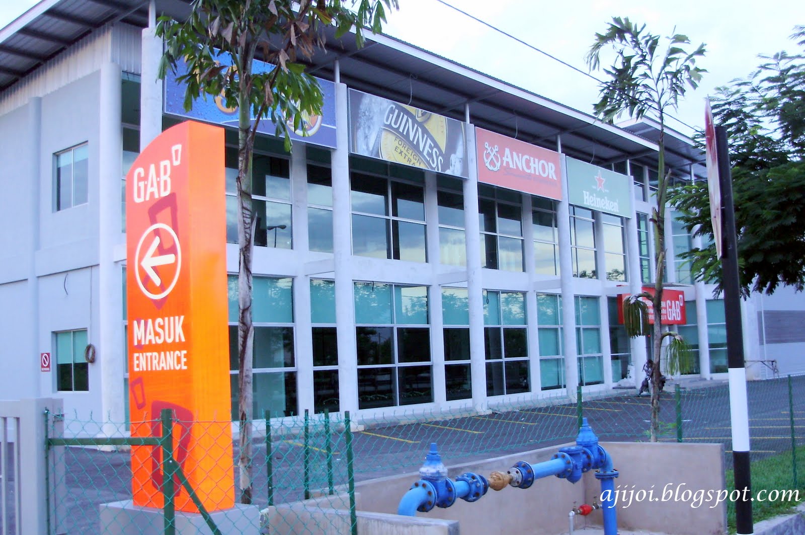 Na'im Nikmat: IPOH: Kini Pejabat Pemasaran Perak untuk jenama arak ...