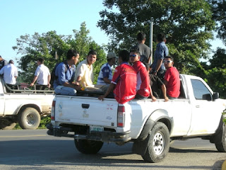 Pickup truck, fully loaded | La Gringa's Blogicito