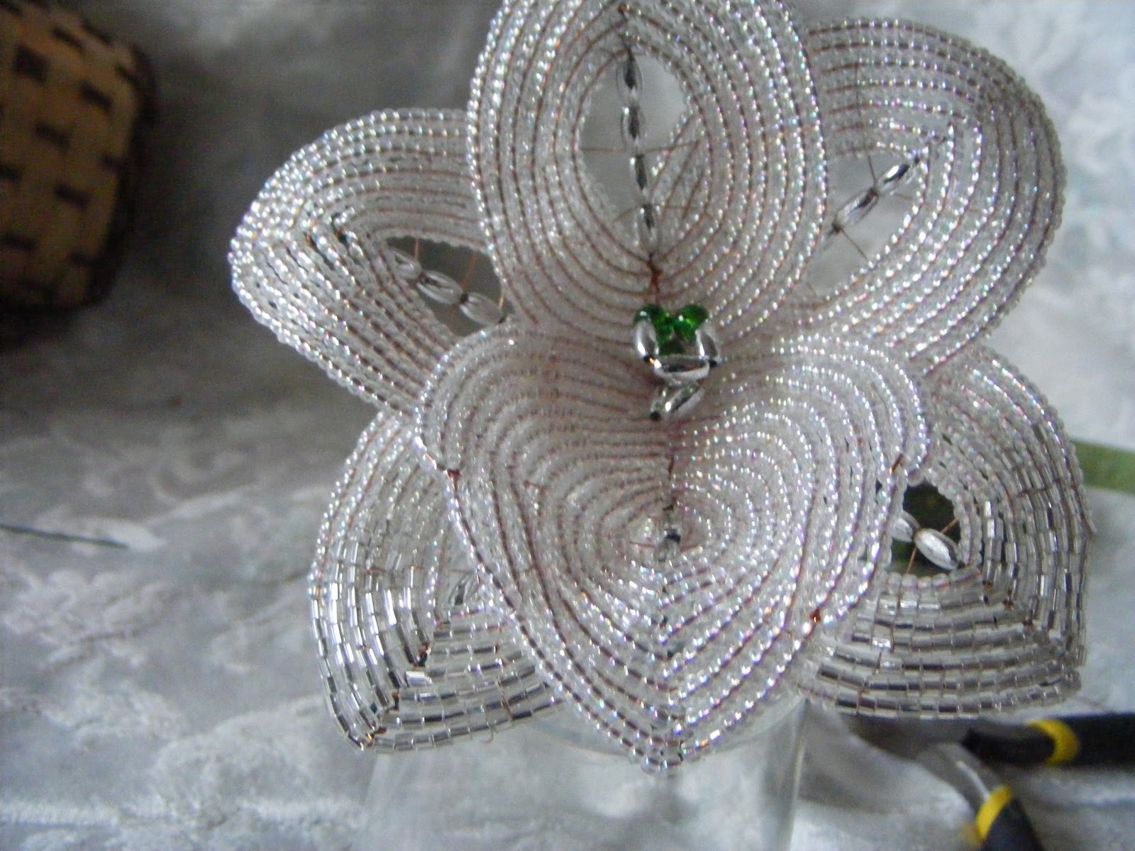 beaded vivie1: fleur en perle : une orchidée