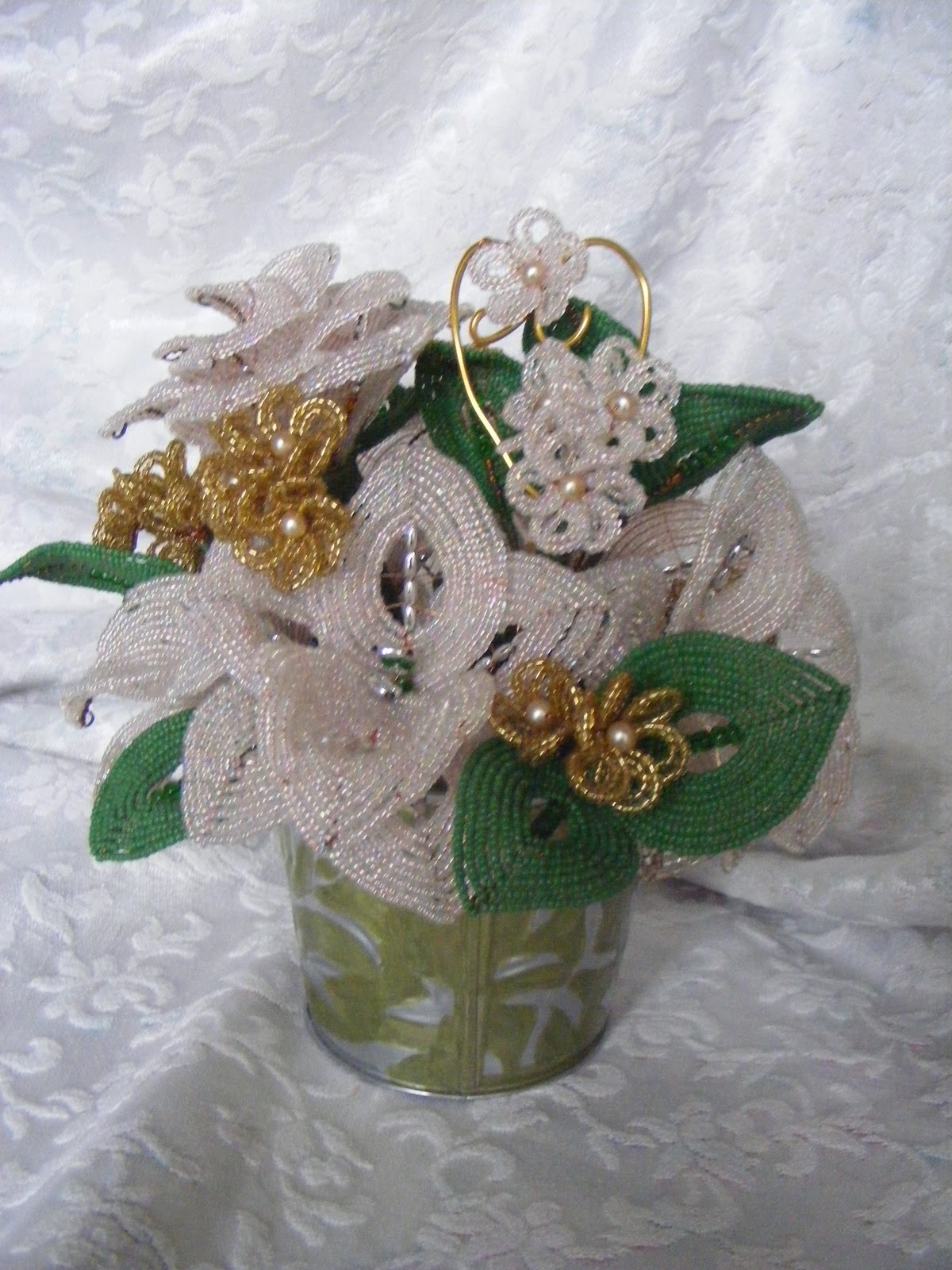 beaded vivie1: composition de fleurs en perles : orchidées et roses