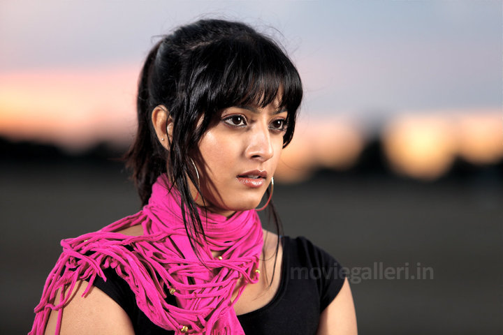 Ramfeelz: Simbu Poda Podi Movie Latest Stills, Poda Podi London Images ...