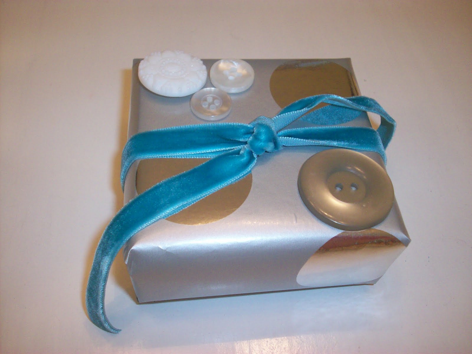Jar of Vintage Buttons: DIY jar of vintage buttons