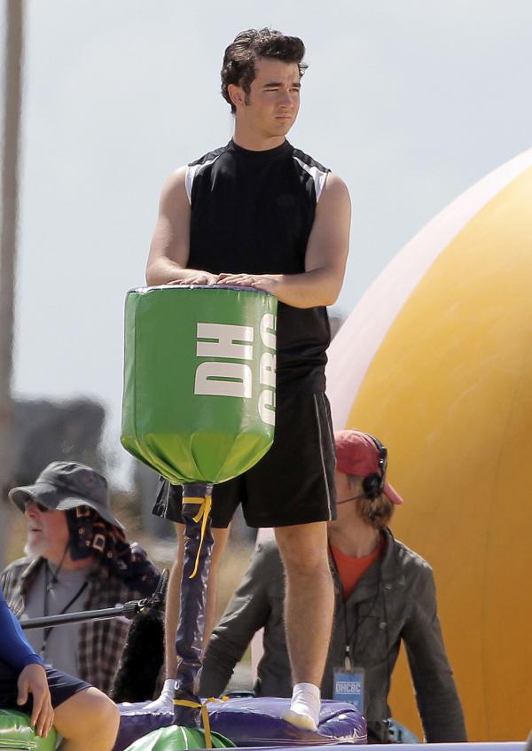 Jonas Magazine Blog: Kevin Jonas & Emily Osment Filming JONAS in San Pedro