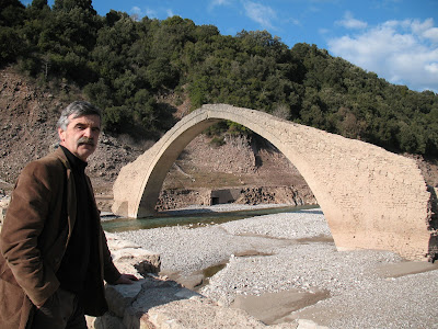 THE AGRAFA: ΤΟ ΓΕΦΥΡΙ ΤΟΥ ΜΑΝΩΛΗ