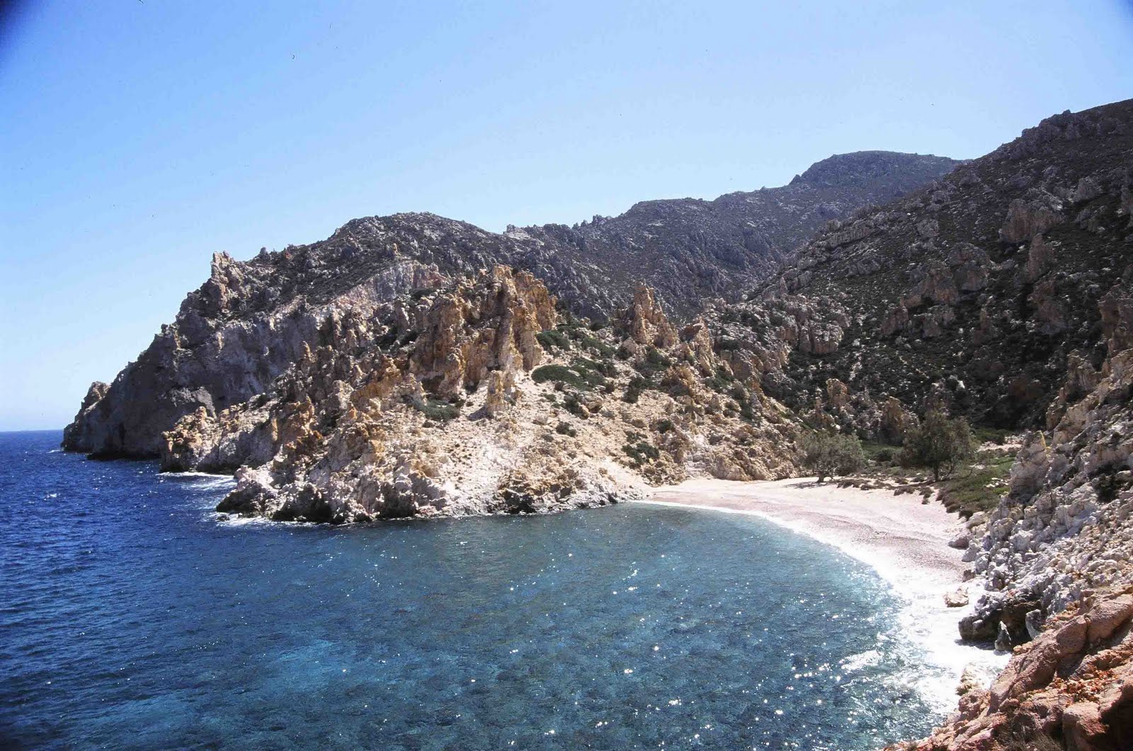 Glyfada Νews: ΠΟΛΥΑΙΓΟΣ ΤΟ ΟΝΕΙΡΕΜΕΝΟ ΝΗΣΑΚΙ ΔΙΠΛΑ ΣΤΗ ΚΙΜΩΛΟ