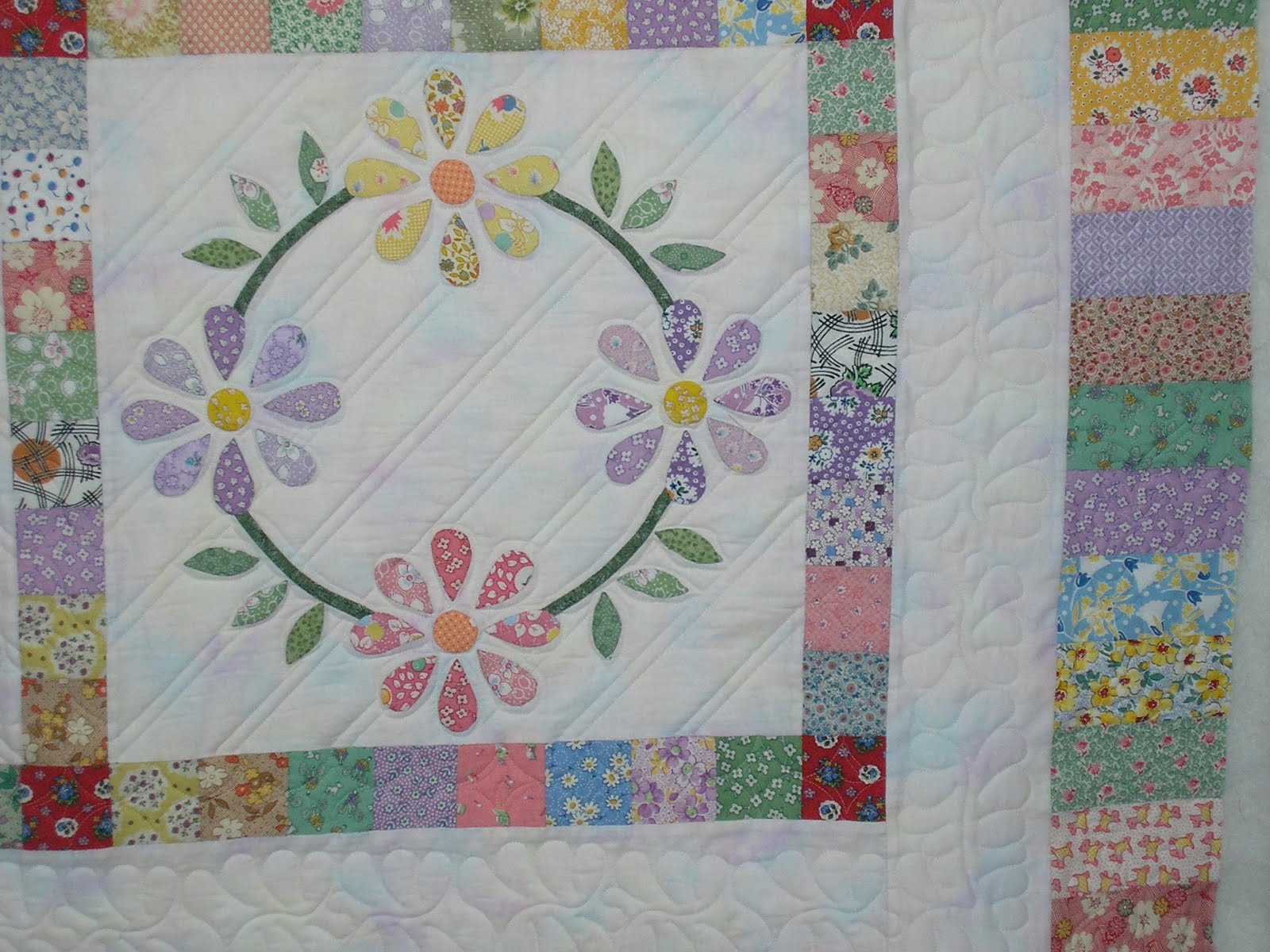 1000+ images about daisy quilts on Pinterest | Daisies, Flower quilts ...