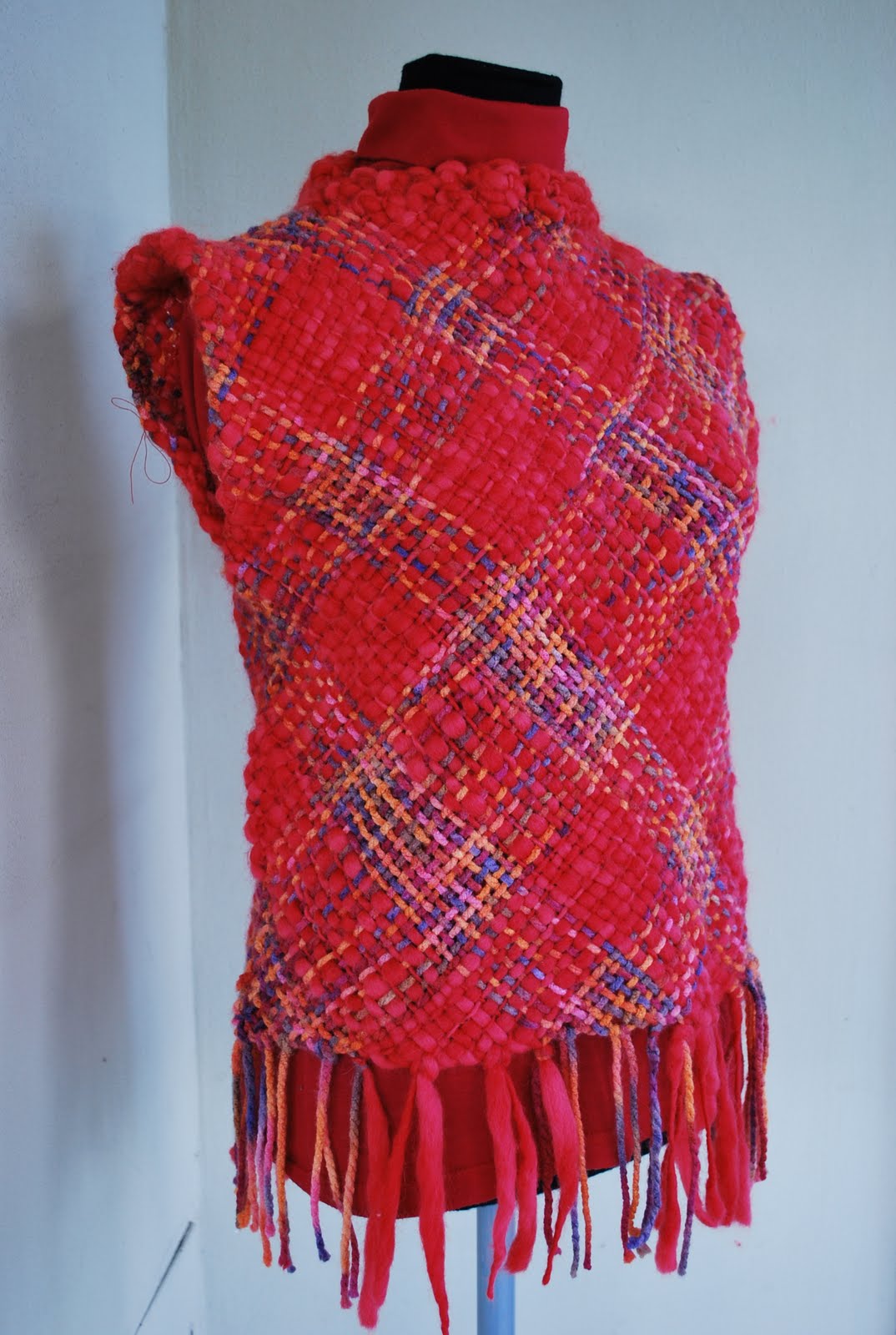 CHALECO TELAR ROJO / LOOM WEAVED RED VEST