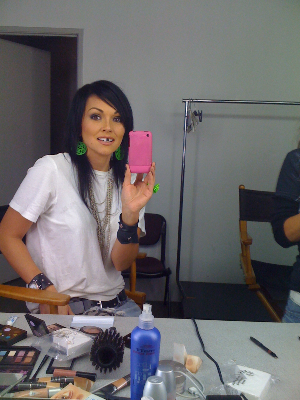 kandeej.com: troubles and toothless