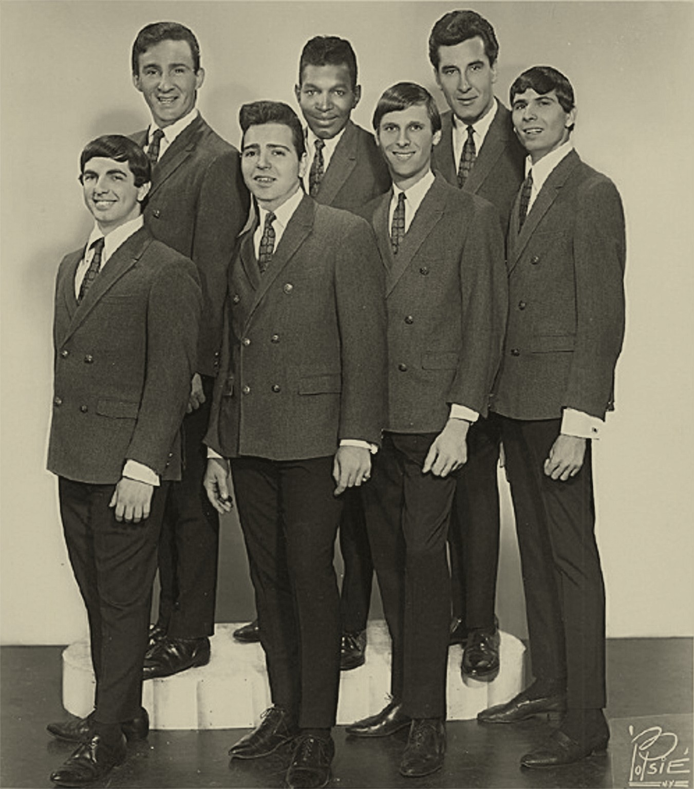 WHITE DOO-WOP COLLECTOR: THE EARLS featuring LARRY CHANCE