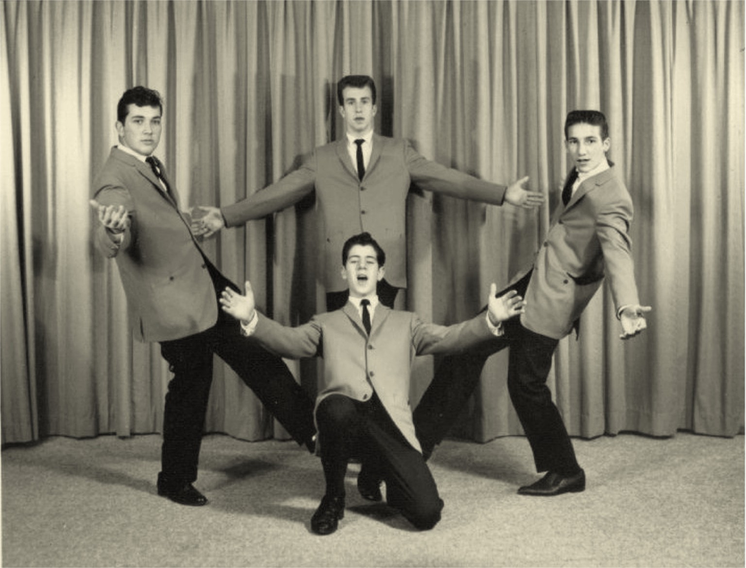 WHITE DOO-WOP COLLECTOR: THE CONSORTS aka THE CHUCKLES aka THE FOUR CLEFS