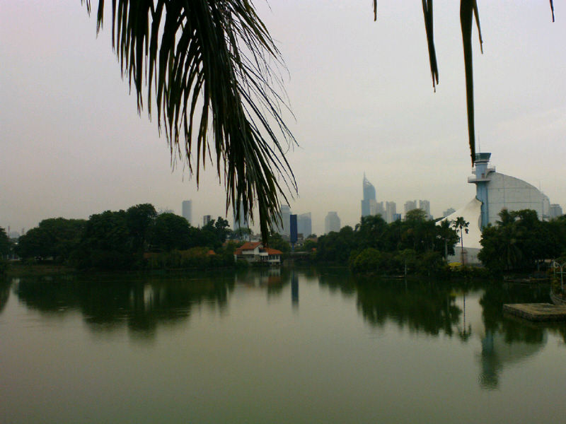 MANCING MANIA: Dewan Tolak Pembangunan Mal di Taman Ria Senayan Jakarta