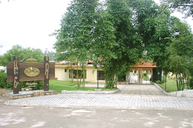 Jungle World Theme Park & Zoo: Jungle Barracks