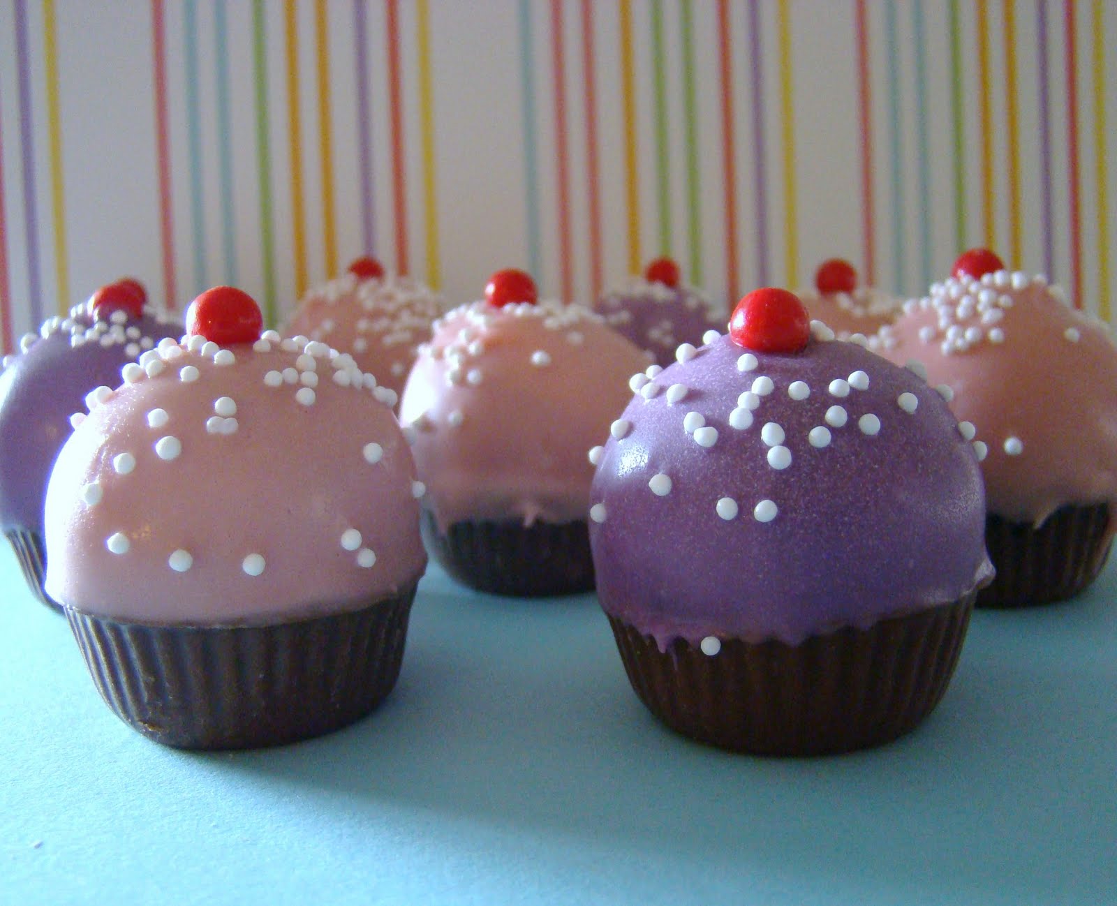 Just Eat It Cakes: Cupcake Cake Ball