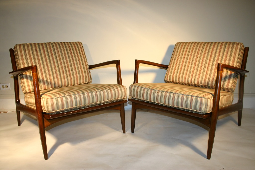 cercis: Danish Modern SELIG Walnut Lounge Chairs