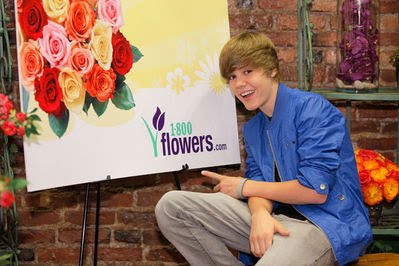 JustinBieberChile♥: Justin Bieber entrega Flores a Chica Ganadora