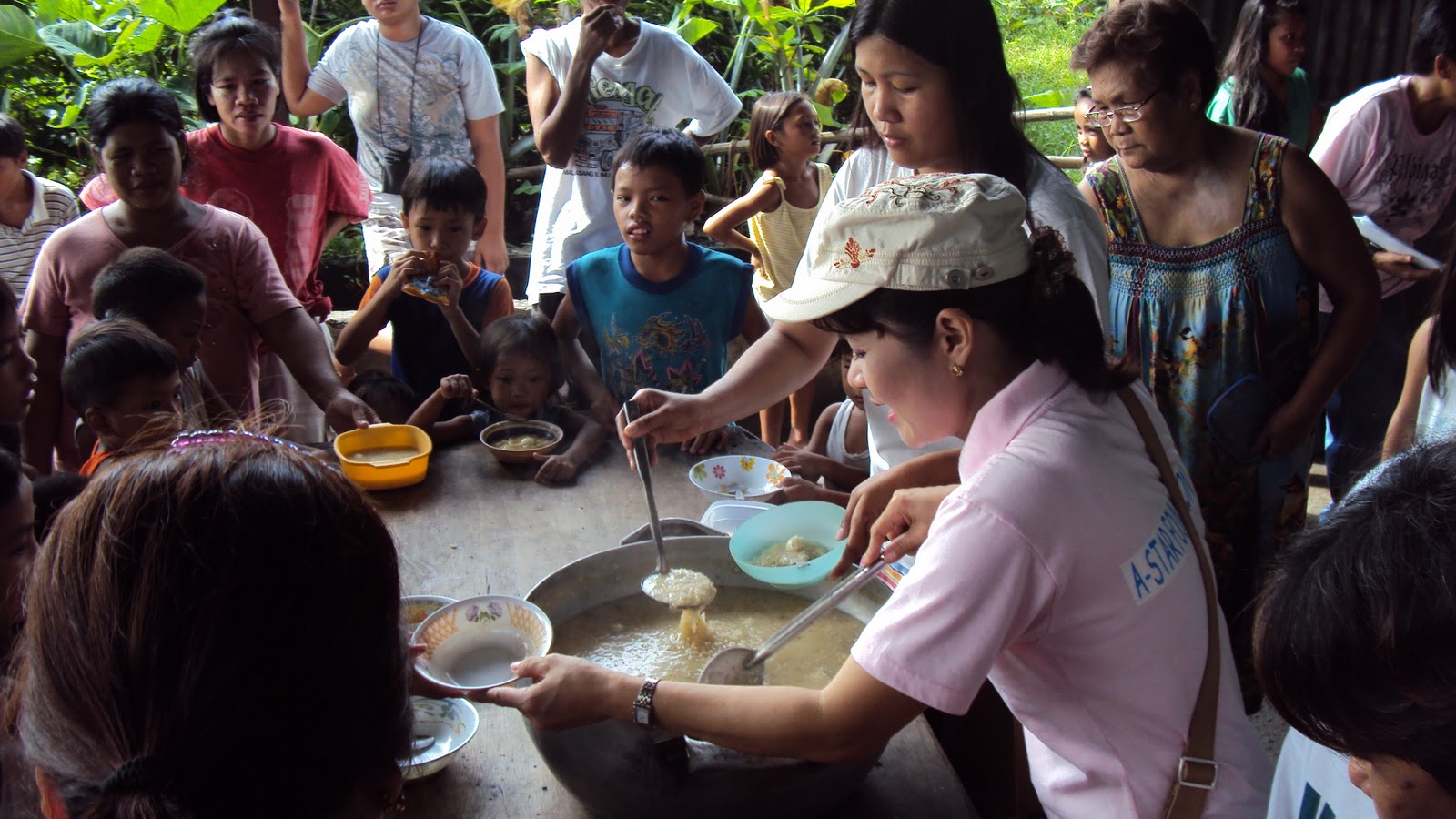 SMARTGUY Tambayan: Mass Feeding in Medicion, Imus, Cavite