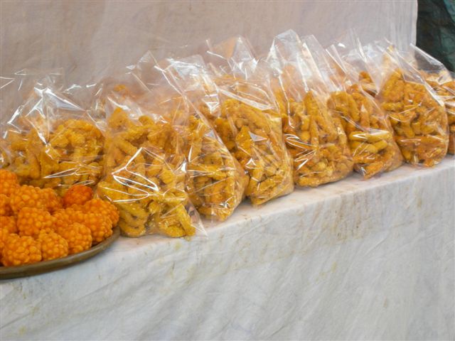 MAHEKS KITCHEN: KHAJE A FAMOUS GOAN SWEET*****