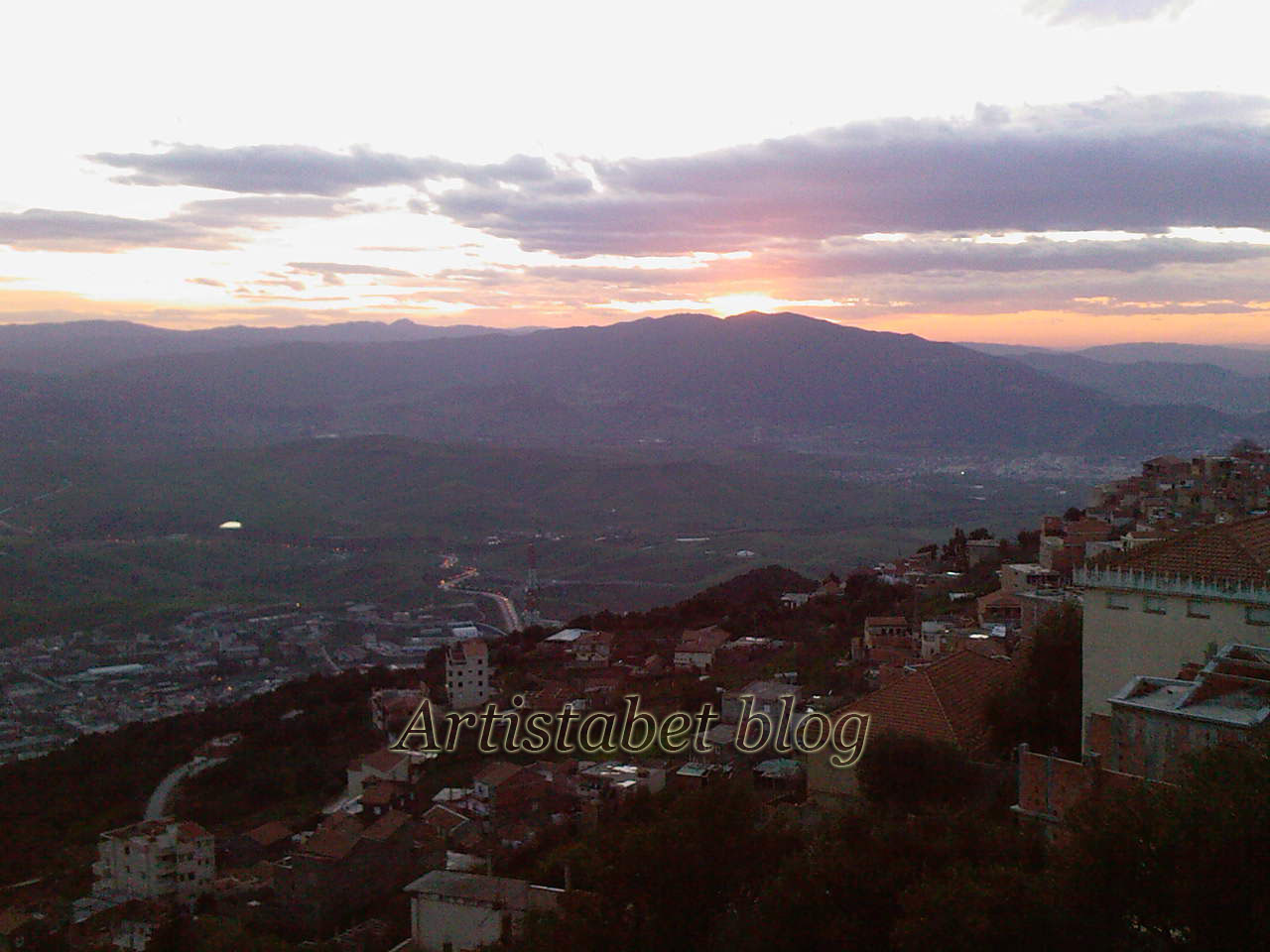 Bougaa, Setif, Algérie. N.E.W.S: Tizi ouzou, le couche du soleil 2010.