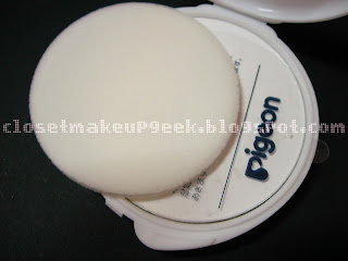 Stockpiled!: Pigeon pressed powder in White (Japan)
